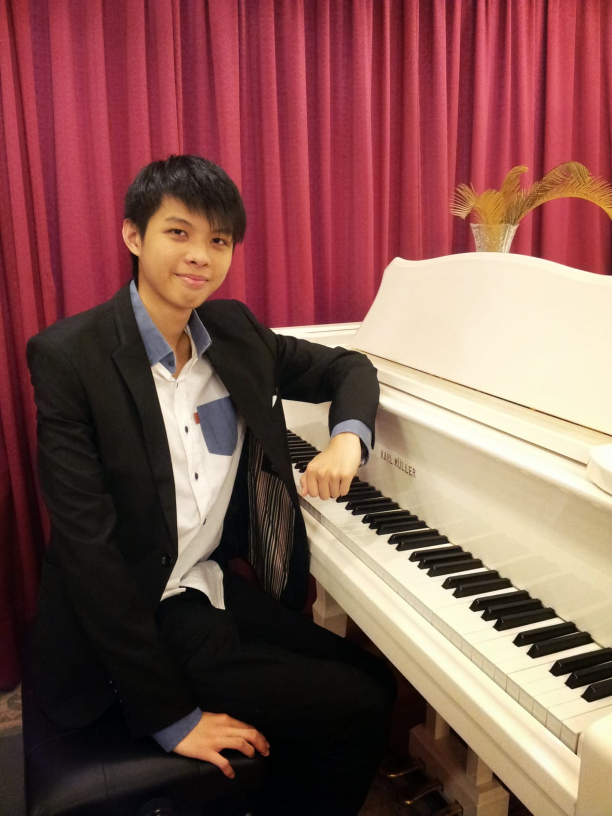 專業鋼琴老師馮Sir - The Bridge Between Teaching and Learning | OneLearningHK